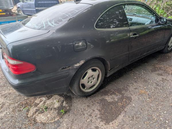 Melns Mercedes-Benz clk-230 2003 Pelva, ar dzinēja tilpumu 2.30 L un nobraukumu 295 tūkst. km par 500 €, foto 3 vietnē AUTOMOTO.COM.LV