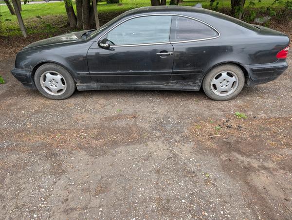 Melns Mercedes-Benz clk-230 2003 Pelva, ar dzinēja tilpumu 2.30 L un nobraukumu 295 tūkst. km par 500 €, foto 5 vietnē AUTOMOTO.COM.LV