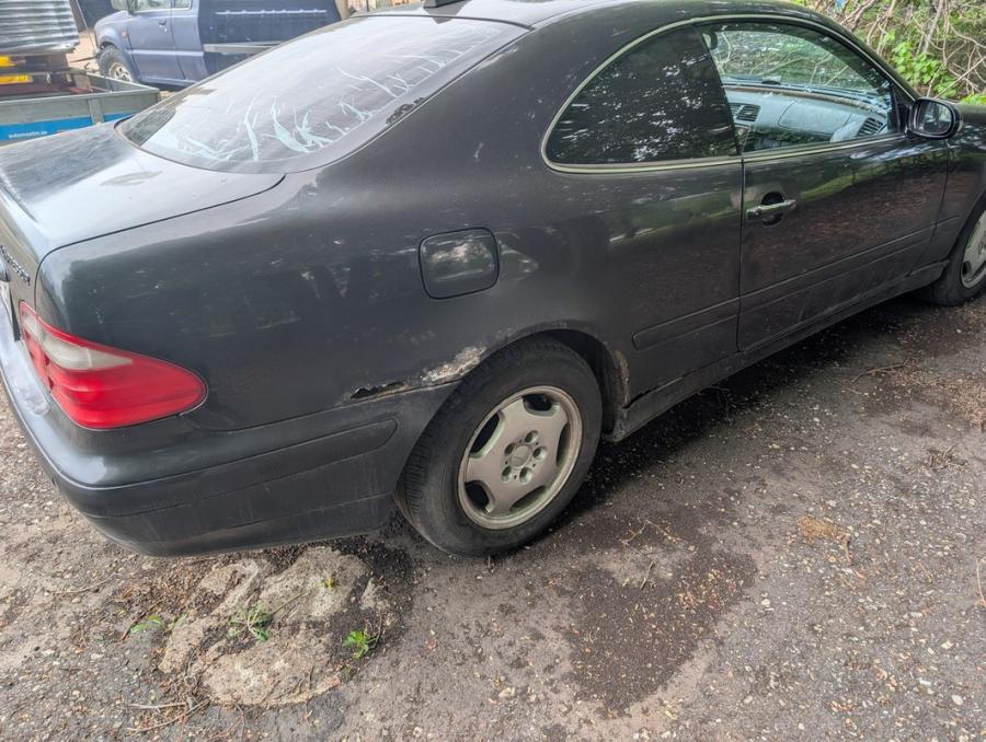 Melns Mercedes-Benz clk-230 2003 Pelva, ar dzinēja tilpumu 2.30 L un nobraukumu 295 tūkst. km par 500 €, foto 14 vietnē AUTOMOTO.COM.LV