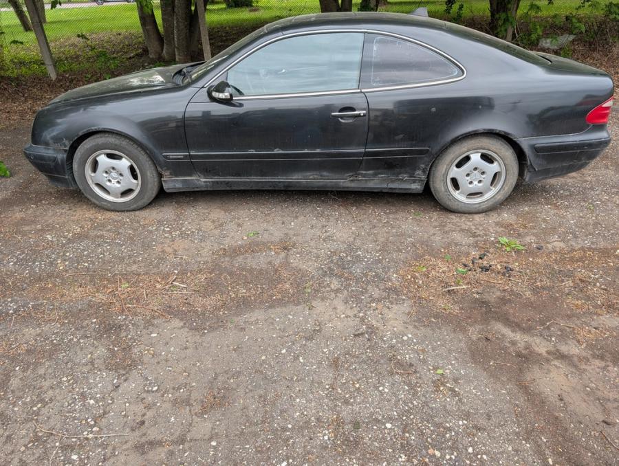 Melns Mercedes-Benz clk-230 2003 Pelva, ar dzinēja tilpumu 2.30 L un nobraukumu 295 tūkst. km par 500 €, foto 16 vietnē AUTOMOTO.COM.LV