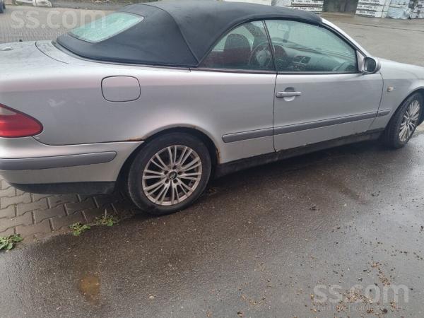 Mercedes-Benz clk-230 1999 Rīga, ar dzinēja tilpumu 2.30 L un nobraukumu 318 tūkst. km par 1000 €, foto 3 vietnē AUTOMOTO.COM.LV