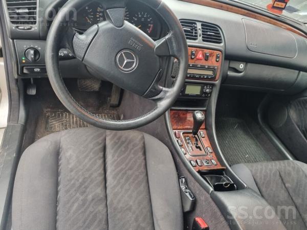 Mercedes-Benz clk-230 1999 Rīga, ar dzinēja tilpumu 2.30 L un nobraukumu 318 tūkst. km par 1000 €, foto 4 vietnē AUTOMOTO.COM.LV