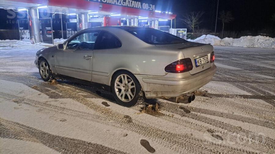 Pelēks Mercedes-Benz clk-230 1999 Ogre, ar dzinēja tilpumu 2.30 L un nobraukumu 325 tūkst. km par 1300 €, foto 3 vietnē AUTOMOTO.COM.LV