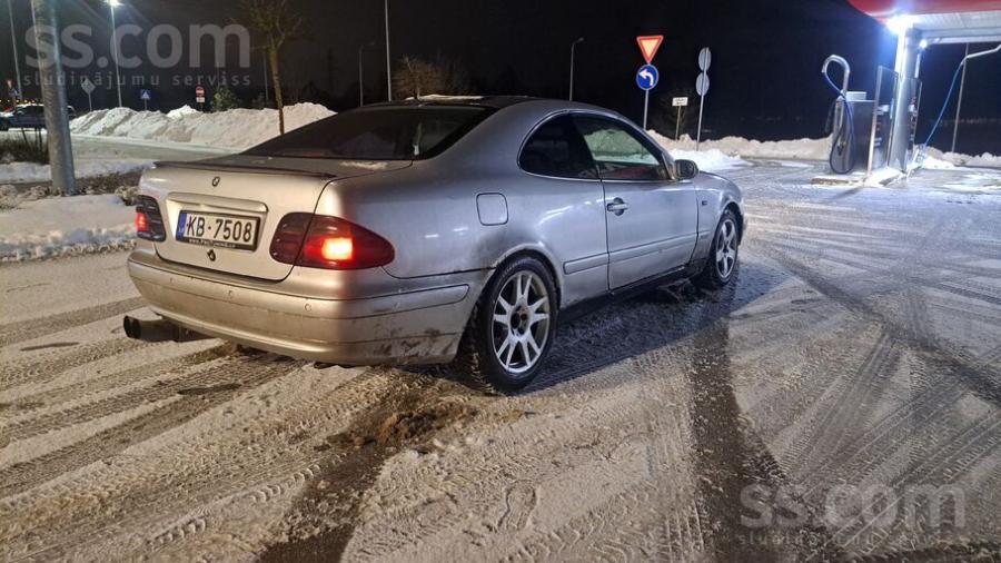 Pelēks Mercedes-Benz clk-230 1999 Ogre, ar dzinēja tilpumu 2.30 L un nobraukumu 325 tūkst. km par 1300 €, foto 4 vietnē AUTOMOTO.COM.LV