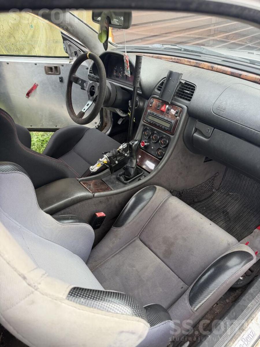 Pelēks Mercedes-Benz clk-230 2000 Rīga, ar dzinēja tilpumu 2.30 L un nobraukumu 285 tūkst. km par 2100 €, foto 6 vietnē AUTOMOTO.COM.LV