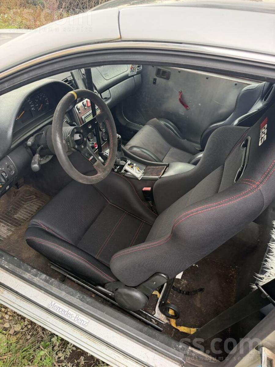 Pelēks Mercedes-Benz clk-230 2000 Rīga, ar dzinēja tilpumu 2.30 L un nobraukumu 285 tūkst. km par 2100 €, foto 7 vietnē AUTOMOTO.COM.LV