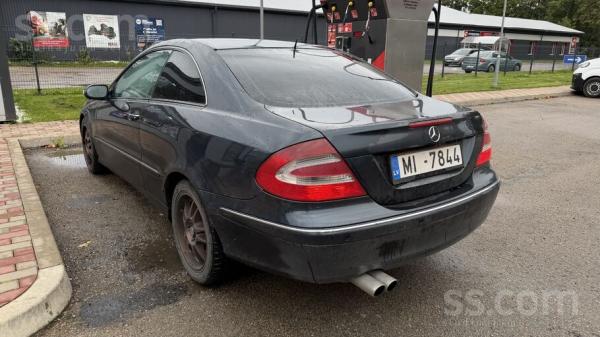Mercedes-Benz clk-240 2003 in Ogre on AUTOMOTO.COM.LV Blue Mercedes-Benz clk-240 2003 in Ogre, with an engine capacity of 2.60 L and mileage of 235 thousand km for 1600 €, photo 6 on AUTOMOTO.COM.LV