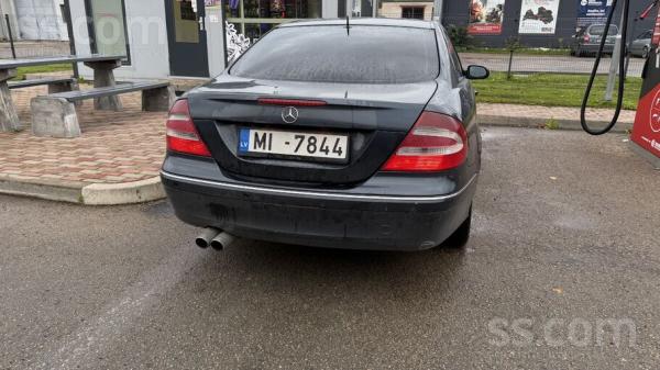 Mercedes-Benz clk-240 2003 in Ogre on AUTOMOTO.COM.LV Blue Mercedes-Benz clk-240 2003 in Ogre, with an engine capacity of 2.60 L and mileage of 235 thousand km for 1600 €, photo 7 on AUTOMOTO.COM.LV