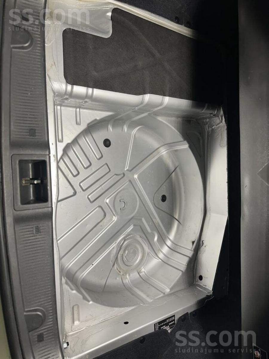 Mercedes-Benz clk-240 2004 in Riga, with an engine capacity of 2.60 L and mileage of 241 thousand km for 6500 €, photo 21 on AUTOMOTO.COM.LV
