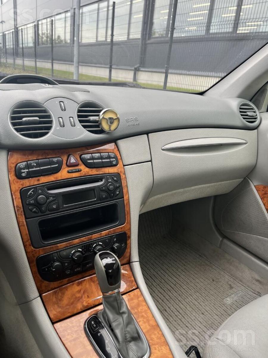 Zaļš Mercedes-Benz clk-240 2004 Liepāja, ar dzinēja tilpumu 2.60 L un nobraukumu 232 tūkst. km par 3000 €, foto 8 vietnē AUTOMOTO.COM.LV