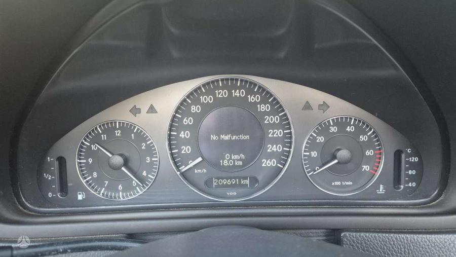 Pelēks Mercedes-Benz clk-240 2003 Kauņa, ar dzinēja tilpumu 2.60 L un nobraukumu 209 tūkst. km par 4500 €, foto 6 vietnē AUTOMOTO.COM.LV