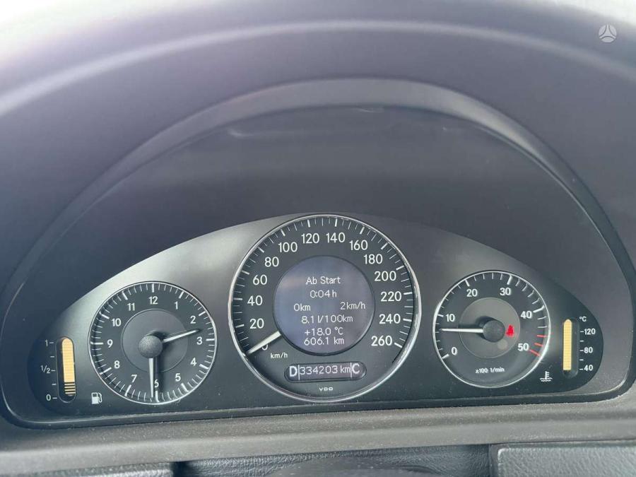 Black Mercedes-Benz clk-270 2005 in Vilnius, with an engine capacity of 2.69 L and mileage of 334 thousand km for 1950 €, photo 12 on AUTOMOTO.COM.LV