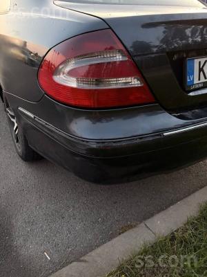 Black Mercedes-Benz clk-270 2005 in Riga, with an engine capacity of 2.70 L and mileage of 337 thousand km for 2200 €, photo 6 on AUTOMOTO.COM.LV