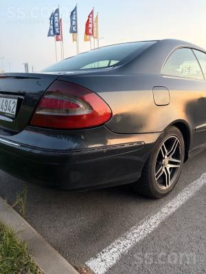 Black Mercedes-Benz clk-270 2005 in Riga, with an engine capacity of 2.70 L and mileage of 337 thousand km for 2200 €, photo 7 on AUTOMOTO.COM.LV