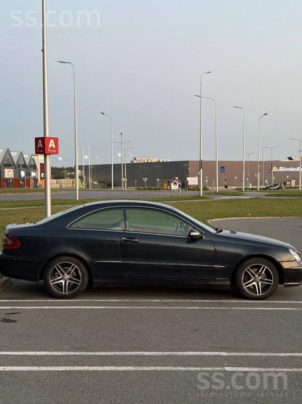Black Mercedes-Benz clk-270 2005 in Riga, with an engine capacity of 2.70 L and mileage of 337 thousand km for 2200 €, photo 8 on AUTOMOTO.COM.LV