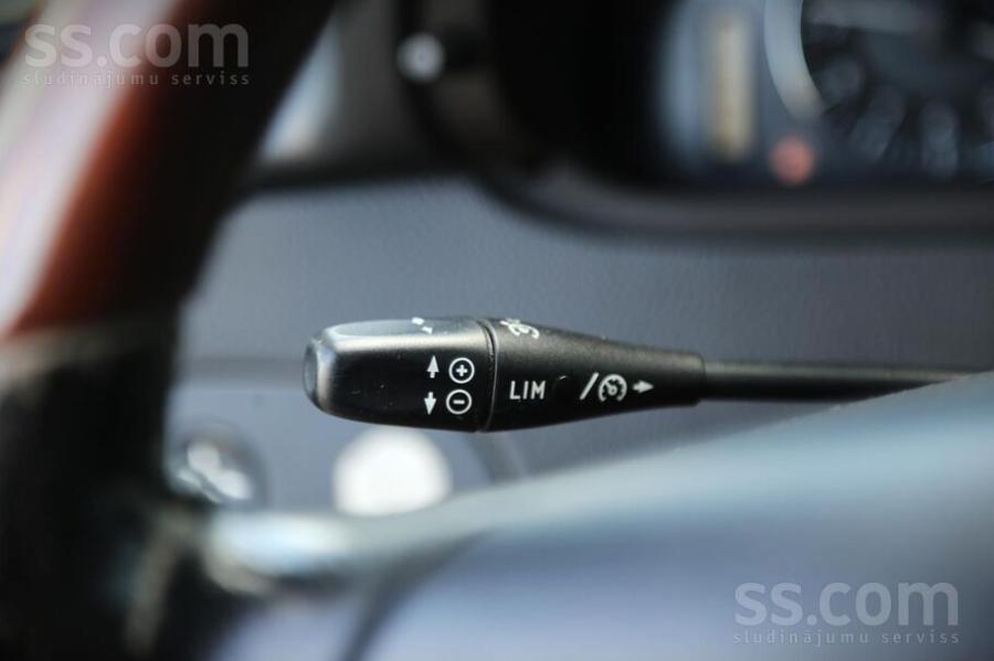 Black Mercedes-Benz clk-270 2005 in Riga, with an engine capacity of 2.70 L and mileage of 325 thousand km for 2995 €, photo 16 on AUTOMOTO.COM.LV