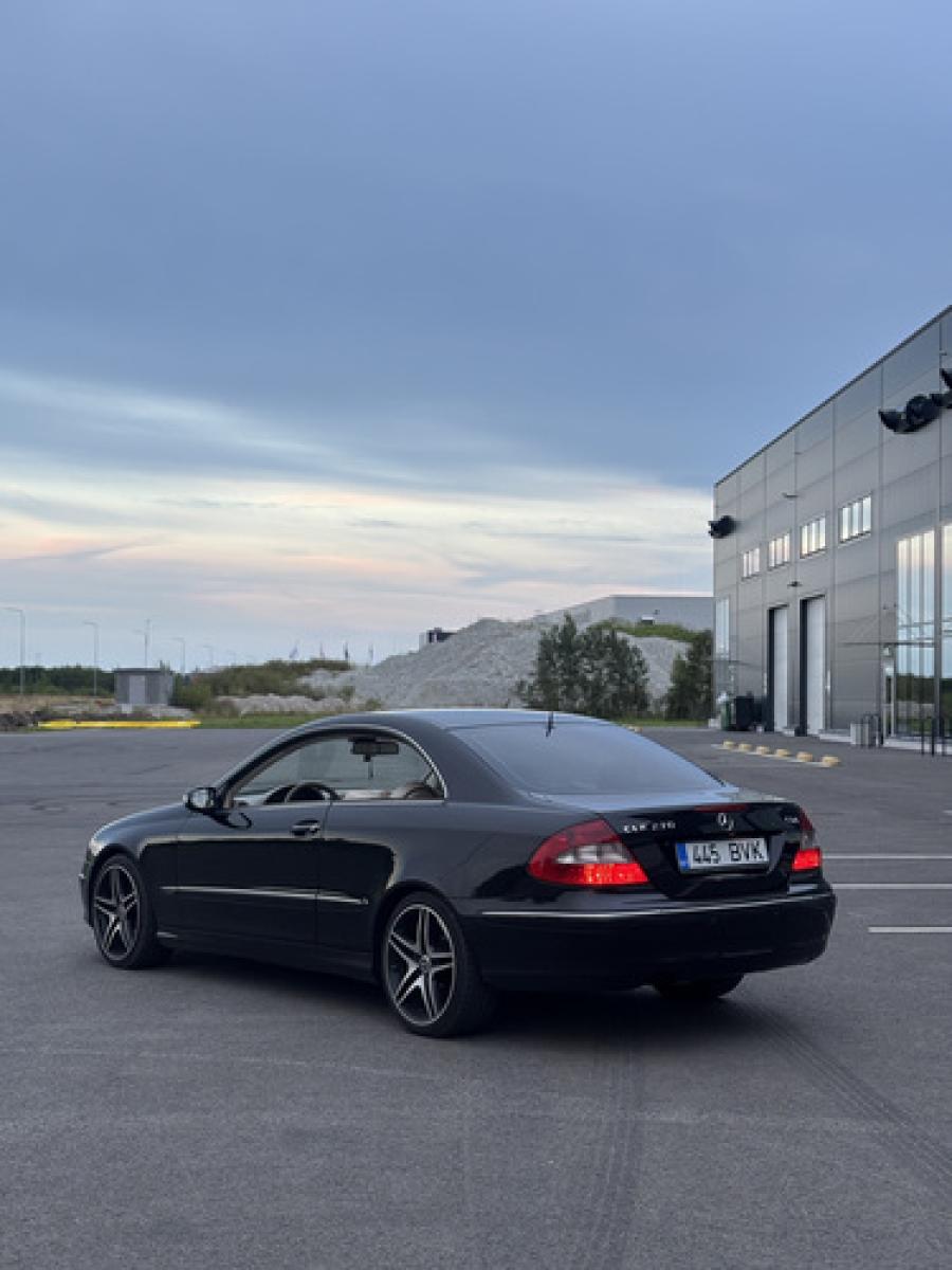 Melns Mercedes-Benz clk-270 2005 Narva, ar dzinēja tilpumu 2.70 L un nobraukumu 342 tūkst. km par 4300 €, foto 5 vietnē AUTOMOTO.COM.LV