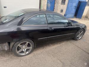 Black Mercedes-Benz clk-270 2005 in Kaunas, with an engine capacity of 2.70 L and mileage of 231 thousand km for 3200 €, photo 4 on AUTOMOTO.COM.LV