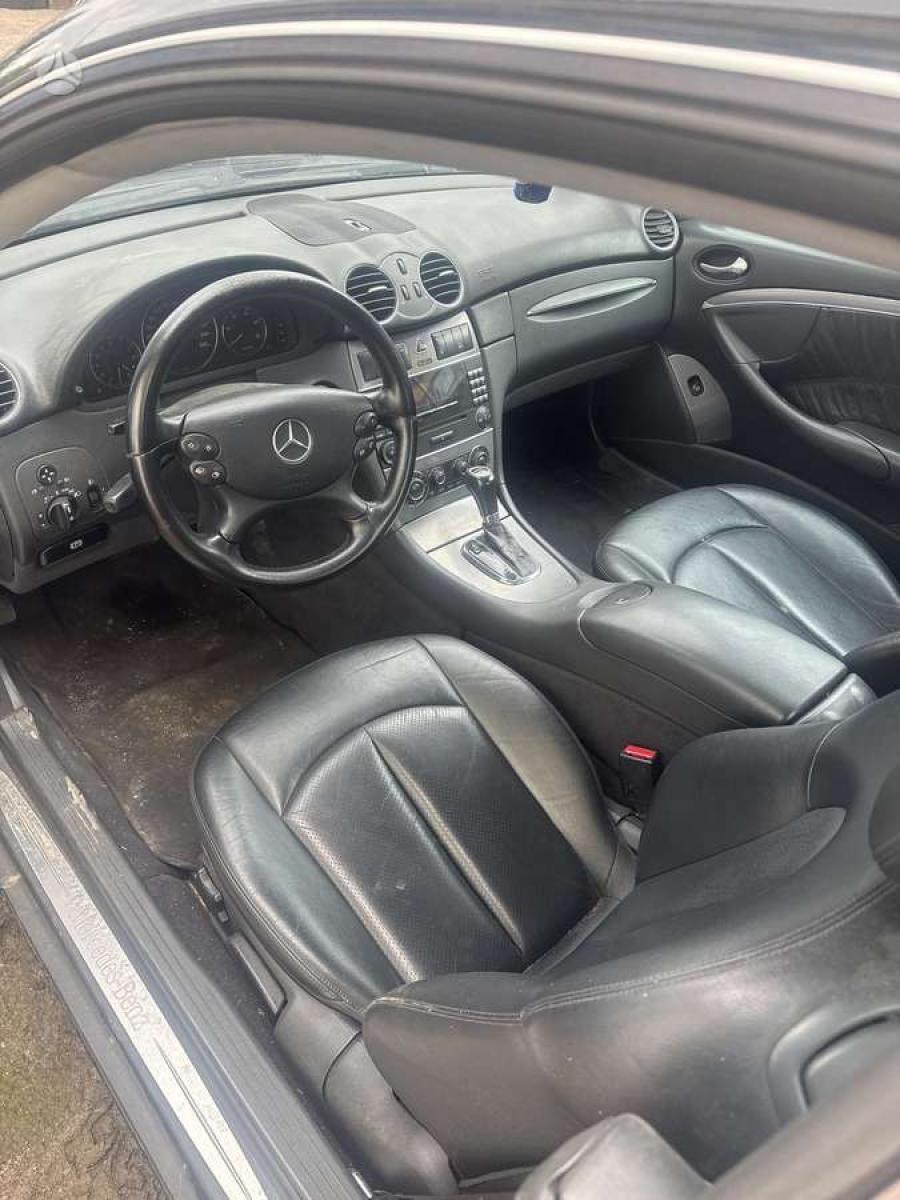 Black Mercedes-Benz clk-270 2005 in Kaunas, with an engine capacity of 2.70 L and mileage of 231 thousand km for 3200 €, photo 5 on AUTOMOTO.COM.LV