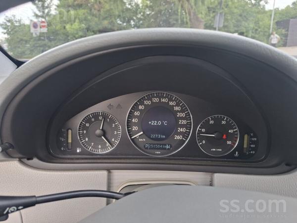 Blue Mercedes-Benz clk-270 2003 in Tukums, with an engine capacity of 2.70 L and mileage of 252 thousand km for 2200 €, photo 3 on AUTOMOTO.COM.LV