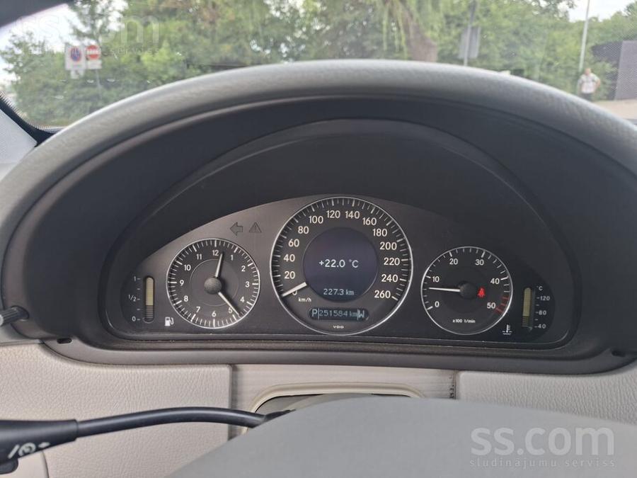 Синий Мерседес ЦЛК 270 2003 в Тукумс, объемом двигателя 2.70 л и пробегом 252 тыс. км за 2200 €, фото 4 на AUTOMOTO.COM.LV