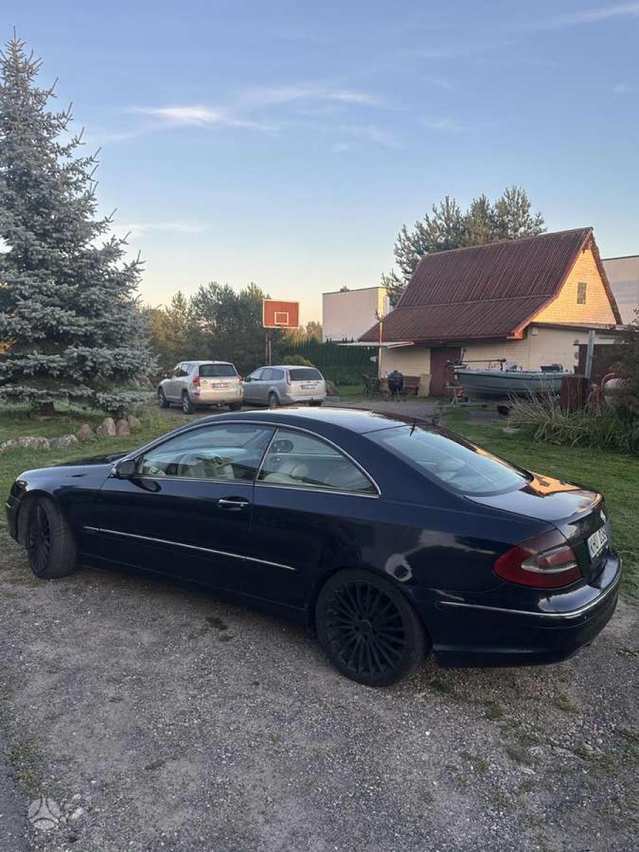 Blue Mercedes-Benz clk-270 2004 in Vilnius, with an engine capacity of 2.70 L and mileage of 290 thousand km for 1600 €, photo 3 on AUTOMOTO.COM.LV