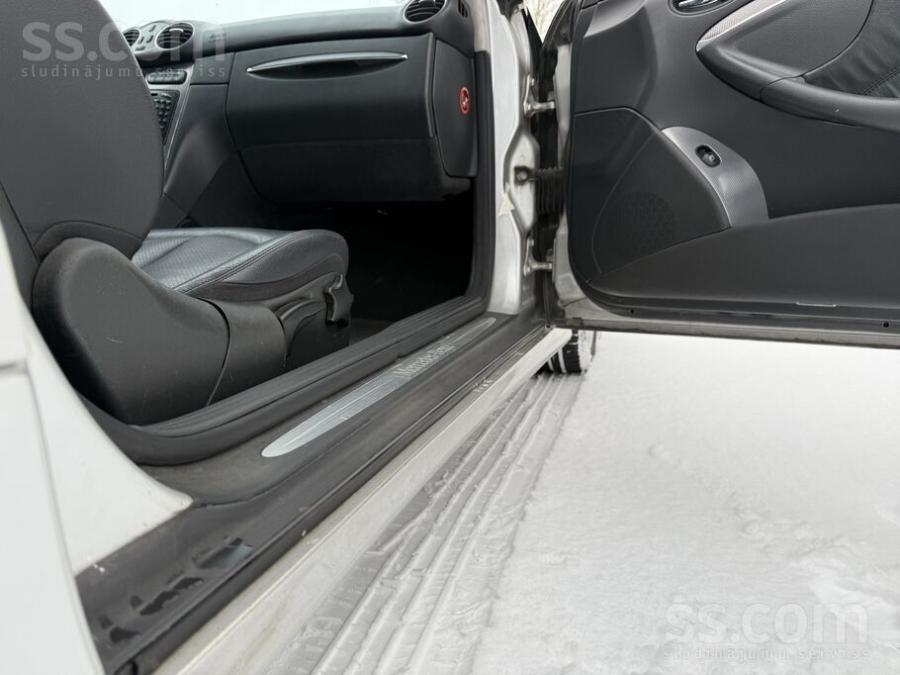 Grey Mercedes-Benz clk-270 2003 in Riga, with an engine capacity of 2.70 L and mileage of 380 thousand km for 2800 €, photo 9 on AUTOMOTO.COM.LV