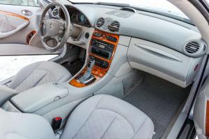 Pelēks Mercedes-Benz clk-270 2004 Viļņa, ar dzinēja tilpumu 2.69 L un nobraukumu 203 tūkst. km par 3800 €, foto 24 vietnē AUTOMOTO.COM.LV