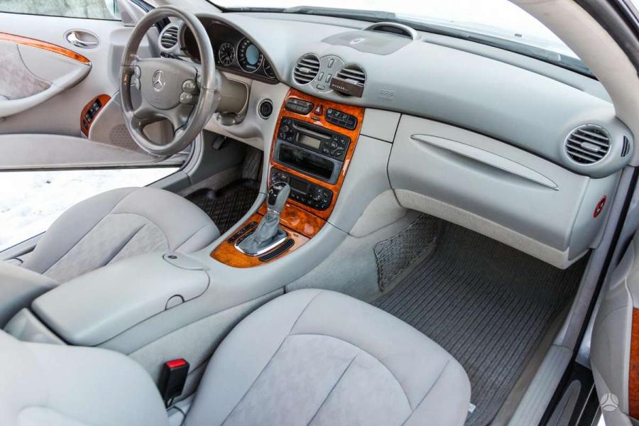 Pelēks Mercedes-Benz clk-270 2004 Viļņa, ar dzinēja tilpumu 2.69 L un nobraukumu 203 tūkst. km par 3800 €, foto 24 vietnē AUTOMOTO.COM.LV