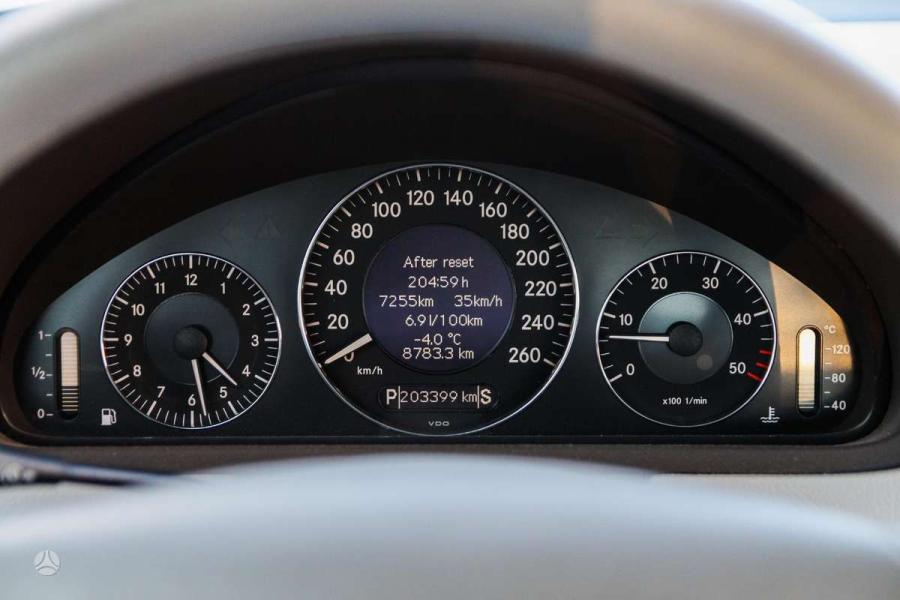 Pelēks Mercedes-Benz clk-270 2004 Viļņa, ar dzinēja tilpumu 2.69 L un nobraukumu 203 tūkst. km par 3800 €, foto 26 vietnē AUTOMOTO.COM.LV