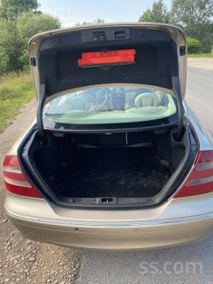 Yellow Mercedes-Benz clk-270 2004 in Riga, with an engine capacity of 2.70 L and mileage of 250 thousand km for 2500 €, photo 9 on AUTOMOTO.COM.LV