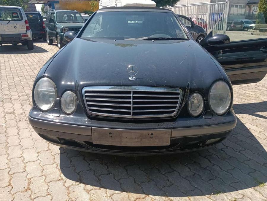 Black Mercedes-Benz CLK 320 1998 in Utena, with an engine capacity of 3.20 L and mileage of 0 thousand km for 3650 €, photo 3 on AUTOMOTO.COM.LV