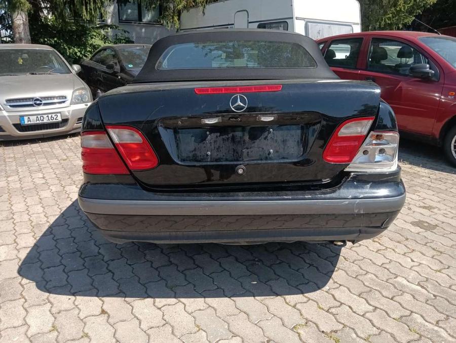 Black Mercedes-Benz CLK 320 1998 in Utena, with an engine capacity of 3.20 L and mileage of 0 thousand km for 3650 €, photo 4 on AUTOMOTO.COM.LV