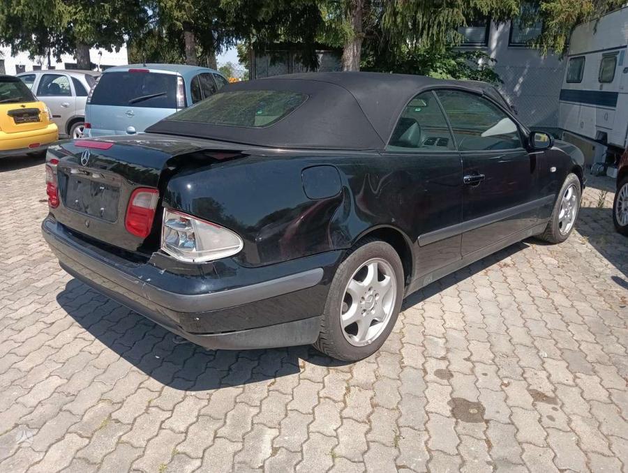 Black Mercedes-Benz CLK 320 1998 in Utena, with an engine capacity of 3.20 L and mileage of 0 thousand km for 3650 €, photo 6 on AUTOMOTO.COM.LV