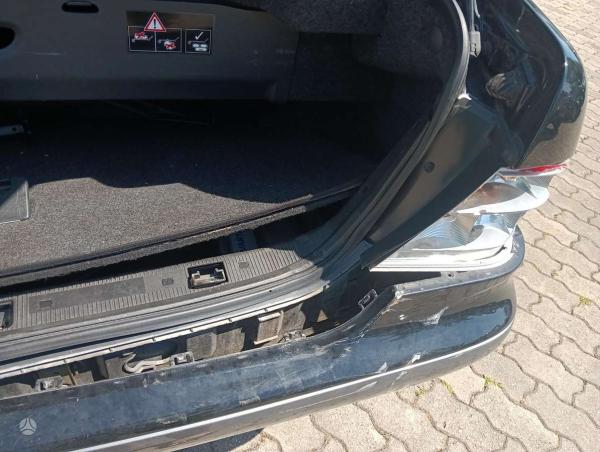 Black Mercedes-Benz CLK 320 1998 in Utena, with an engine capacity of 3.20 L and mileage of 0 thousand km for 3650 €, photo 6 on AUTOMOTO.COM.LV