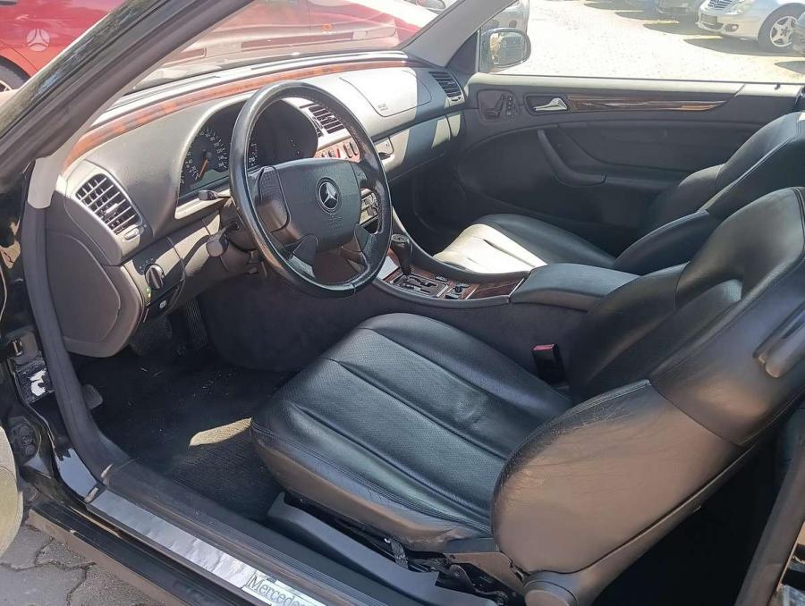 Black Mercedes-Benz CLK 320 1998 in Utena, with an engine capacity of 3.20 L and mileage of 0 thousand km for 3650 €, photo 8 on AUTOMOTO.COM.LV