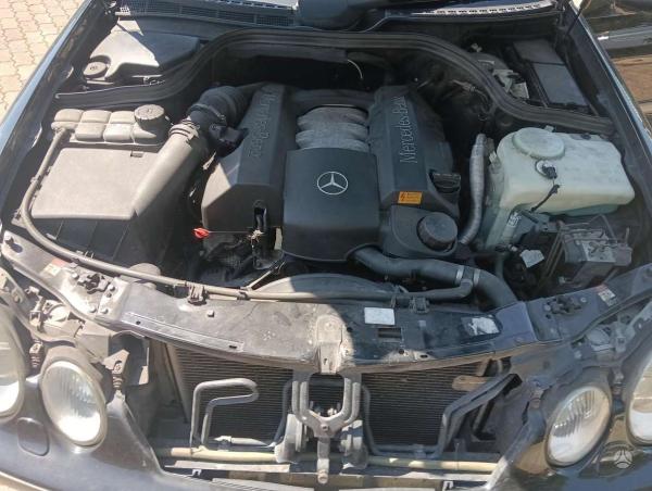 Black Mercedes-Benz CLK 320 1998 in Utena, with an engine capacity of 3.20 L and mileage of 0 thousand km for 3650 €, photo 9 on AUTOMOTO.COM.LV