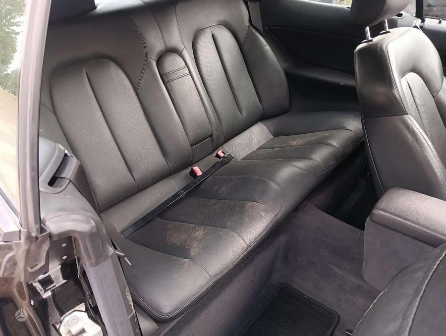 Black Mercedes-Benz CLK 320 1998 in Utena, with an engine capacity of 3.20 L and mileage of 0 thousand km for 3650 €, photo 17 on AUTOMOTO.COM.LV