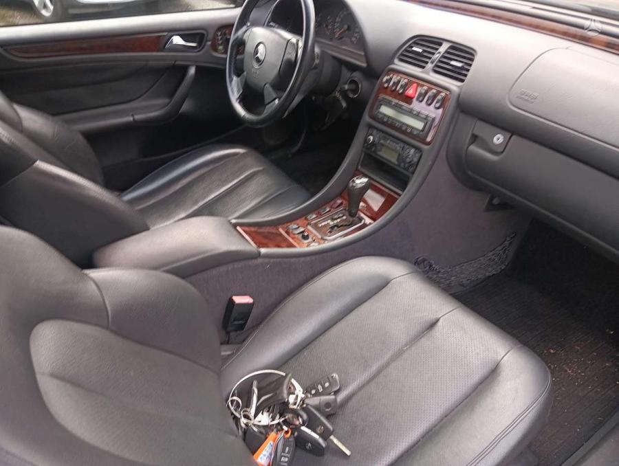 Black Mercedes-Benz CLK 320 1998 in Utena, with an engine capacity of 3.20 L and mileage of 0 thousand km for 3650 €, photo 18 on AUTOMOTO.COM.LV