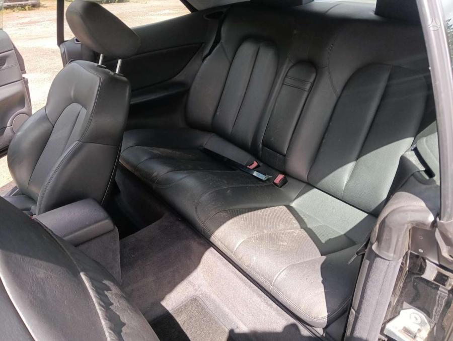 Black Mercedes-Benz CLK 320 1998 in Utena, with an engine capacity of 3.20 L and mileage of 0 thousand km for 3650 €, photo 19 on AUTOMOTO.COM.LV