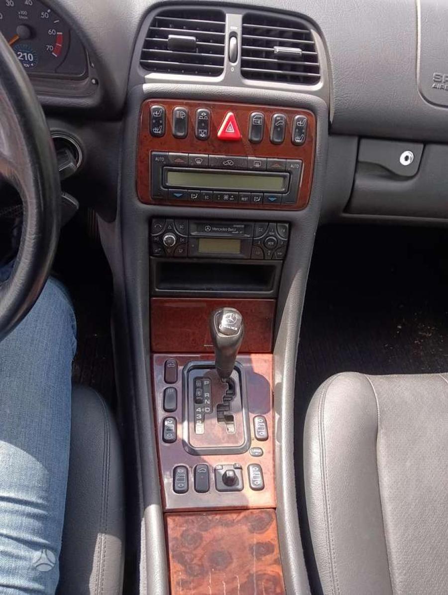 Black Mercedes-Benz CLK 320 1998 in Utena, with an engine capacity of 3.20 L and mileage of 0 thousand km for 3650 €, photo 21 on AUTOMOTO.COM.LV