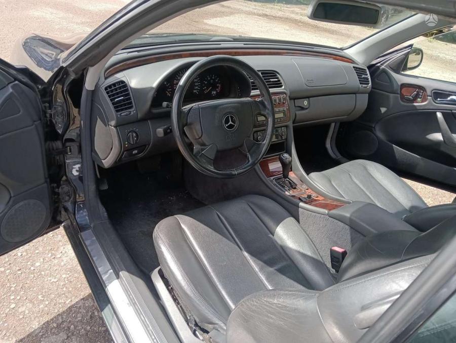 Black Mercedes-Benz CLK 320 1998 in Utena, with an engine capacity of 3.20 L and mileage of 0 thousand km for 3650 €, photo 23 on AUTOMOTO.COM.LV