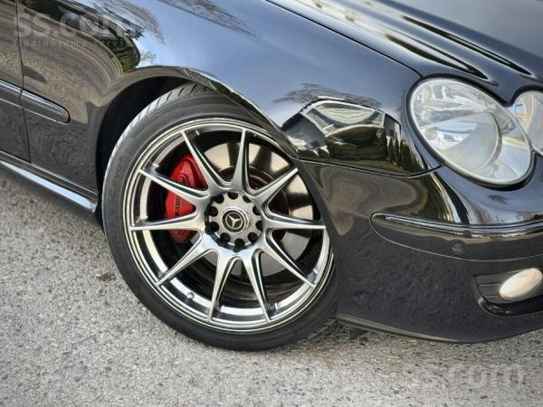 Black Mercedes-Benz CLK 320 2006 in Riga, with an engine capacity of 3.00 L and mileage of 339 thousand km for 5990 €, photo 10 on AUTOMOTO.COM.LV
