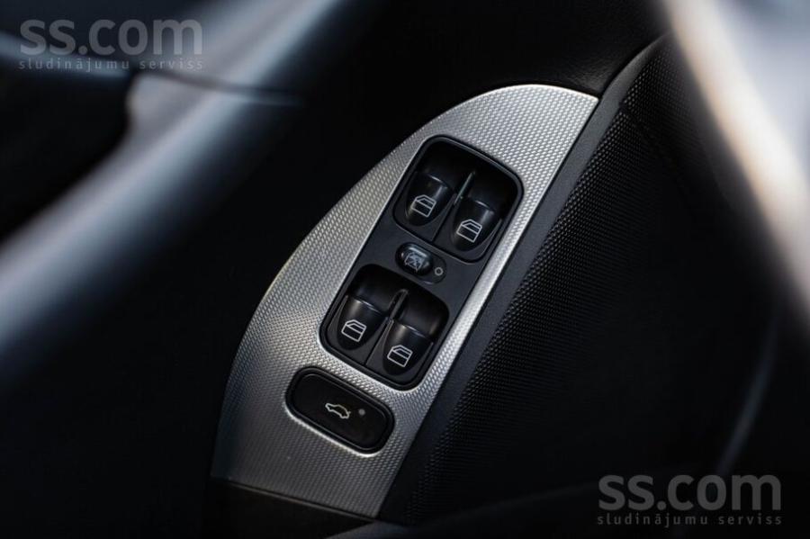 Melns Mercedes-Benz CLK 320 2006 Rīga, ar dzinēja tilpumu 3.00 L un nobraukumu 409 tūkst. km par 4490 €, foto 14 vietnē AUTOMOTO.COM.LV