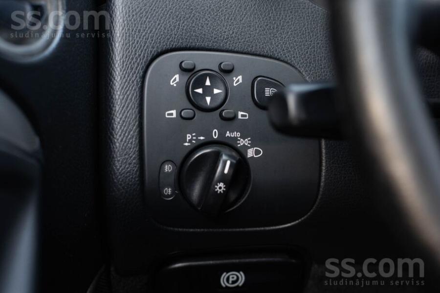 Melns Mercedes-Benz CLK 320 2006 Rīga, ar dzinēja tilpumu 3.00 L un nobraukumu 409 tūkst. km par 4490 €, foto 15 vietnē AUTOMOTO.COM.LV