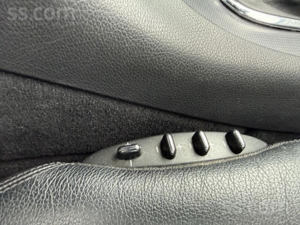 Black Mercedes-Benz CLK 320 2006 in Riga, with an engine capacity of 3.20 L and mileage of 286 thousand km for 3490 €, photo 7 on AUTOMOTO.COM.LV