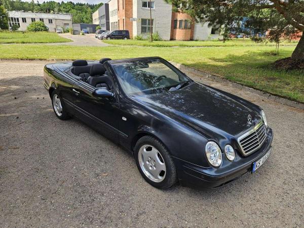 Blue Mercedes-Benz CLK 320 1999 in Vilnius, with an engine capacity of 3.20 L and mileage of 144 thousand km for 4600 €, photo 1 on AUTOMOTO.COM.LV