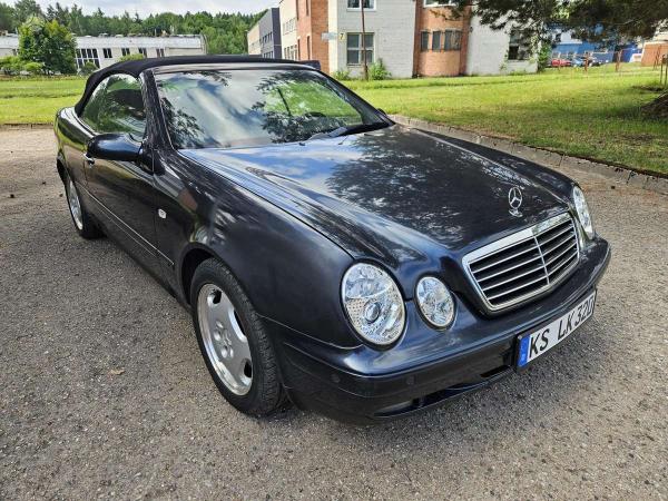 Blue Mercedes-Benz CLK 320 1999 in Vilnius, with an engine capacity of 3.20 L and mileage of 144 thousand km for 4600 €, photo 3 on AUTOMOTO.COM.LV