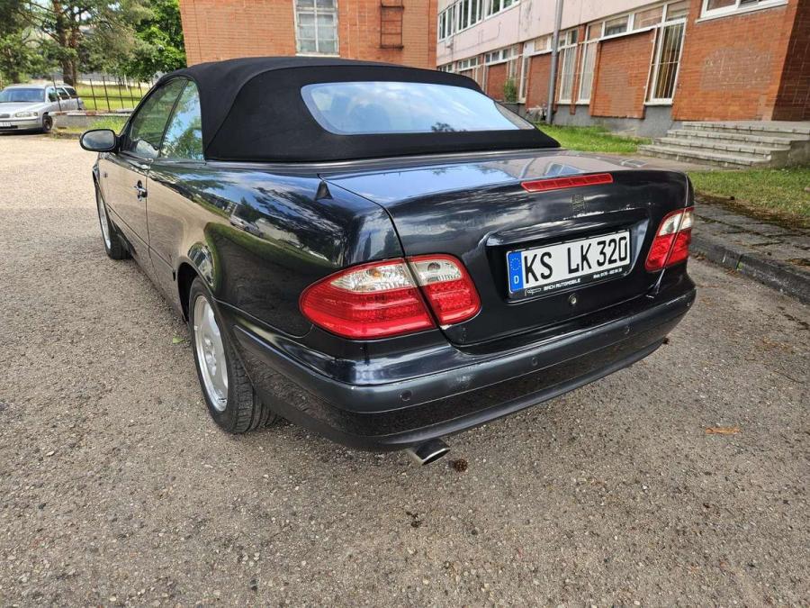 Zils Mercedes-Benz CLK 320 1999 Viļņa, ar dzinēja tilpumu 3.20 L un nobraukumu 144 tūkst. km par 4600 €, foto 5 vietnē AUTOMOTO.COM.LV