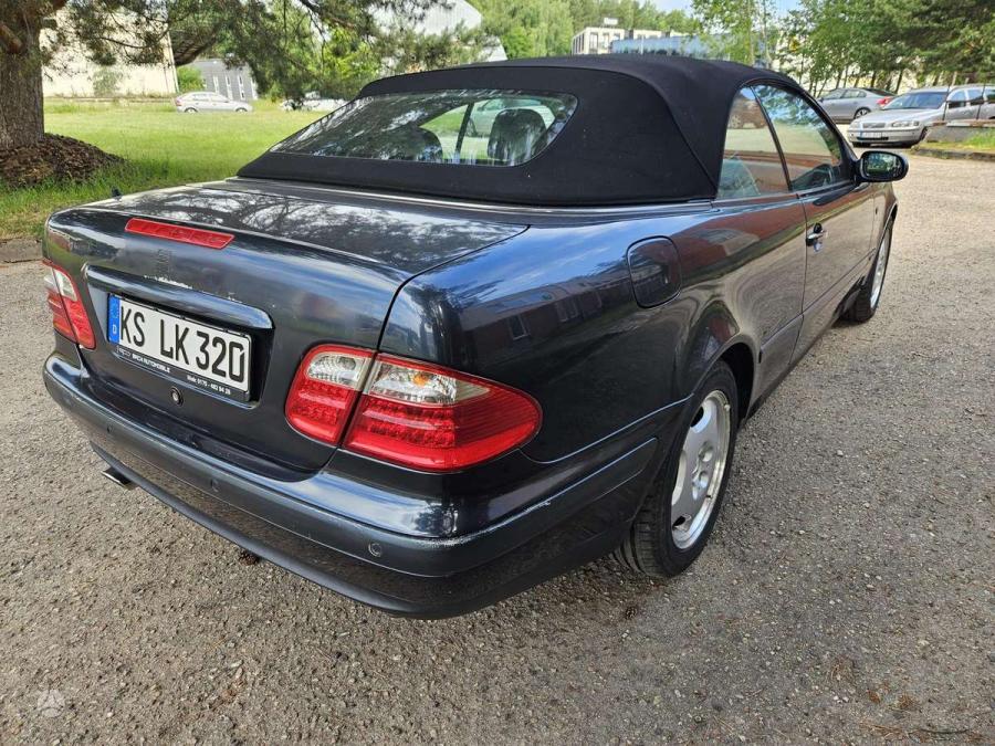 Zils Mercedes-Benz CLK 320 1999 Viļņa, ar dzinēja tilpumu 3.20 L un nobraukumu 144 tūkst. km par 4600 €, foto 9 vietnē AUTOMOTO.COM.LV